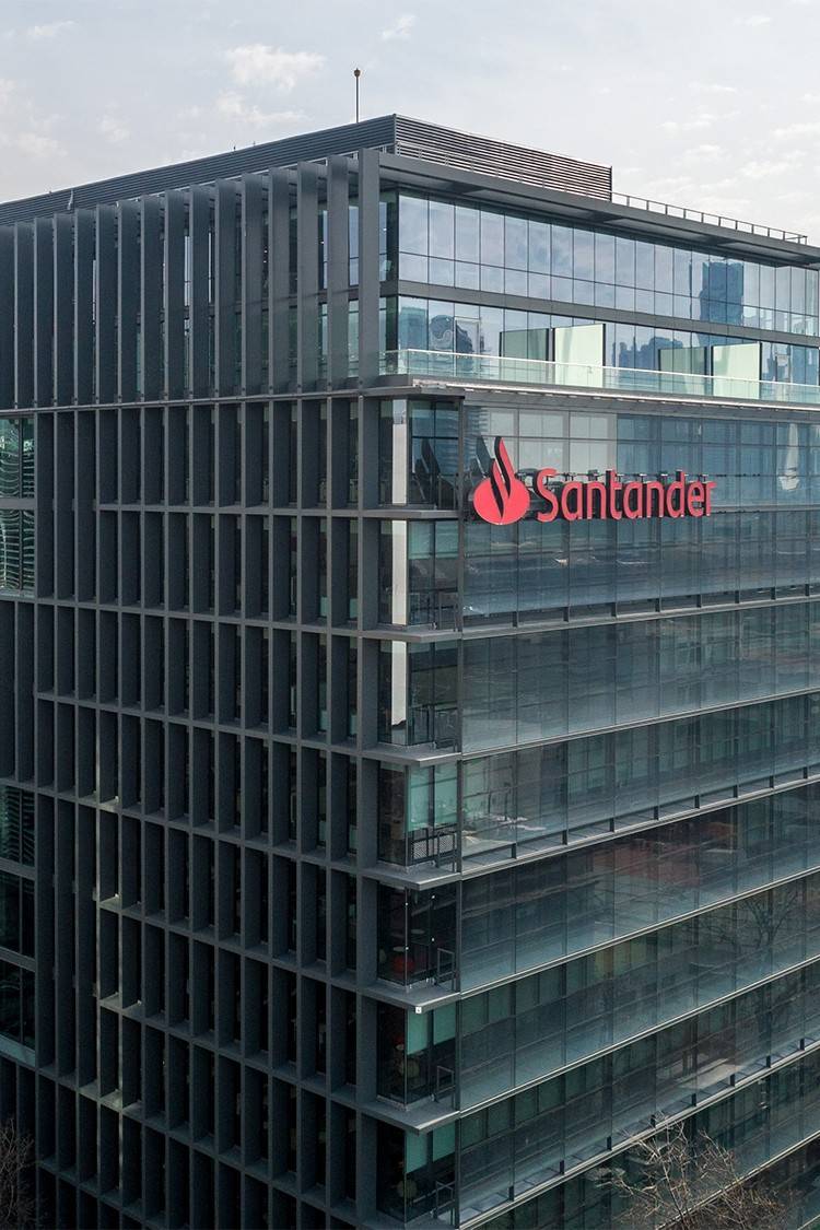 Prevention: More than 3,600 of Santander's employees are already ...