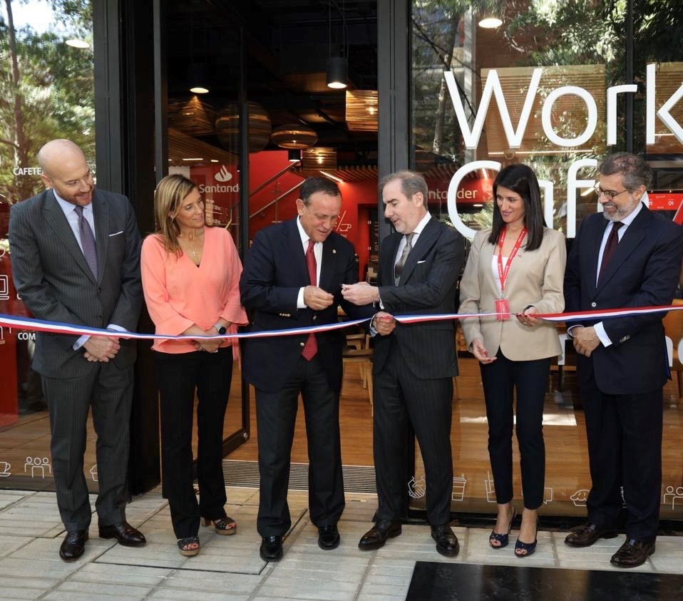 Santander Chile inaugura nuevo Work/Café emplazado en la Casa Central ...