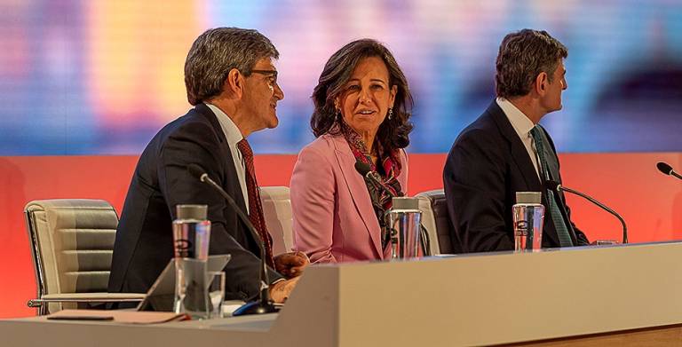 Banco Santander accelerates digital transformation and platform ...